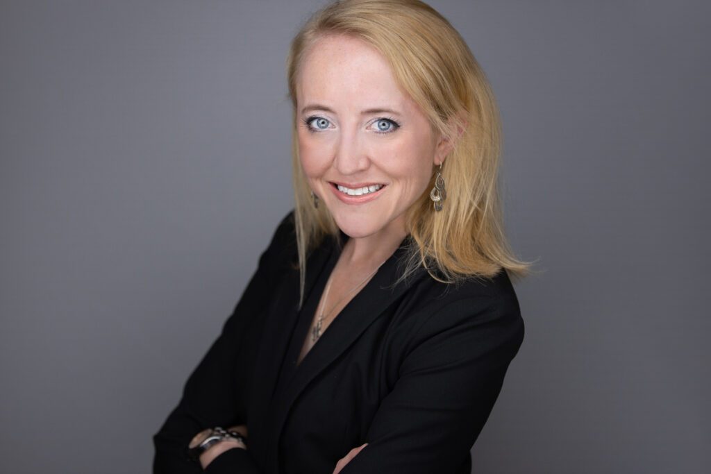 Erin V Headshots – Foment del Treball